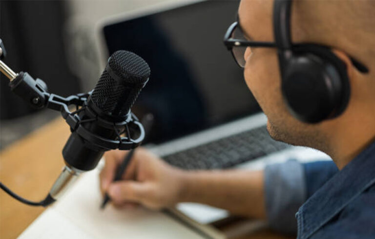 How to Unleash the Power of Storytelling with Narration and Voiceover